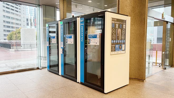 【テレキューブ】渋谷クロスタワーの個室型ワークブース(33-04)です。視線と音を遮る、プライベートな集中環境。の写真1