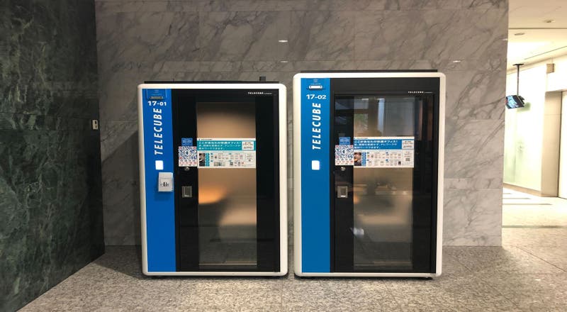 【テレキューブ】北の丸スクエアの個室型ワークブース（17-02）です。視線と音を遮る、プライベートな集中環境。