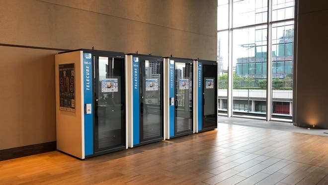 【テレキューブ】グランフロント大阪タワーAの個室型ワークブース(145-03)です。視線と音を遮る、プライベートな集中環境。の写真1