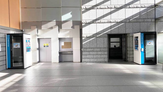 【テレキューブ】花京院スクエアの個室型ワークブース(155-01)です。視線と音を遮る、プライベートな集中環境。の写真1