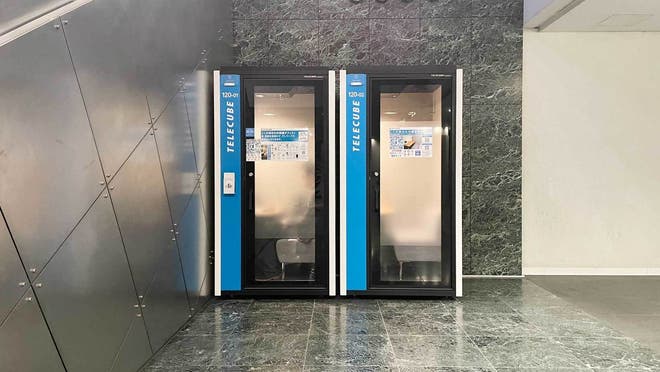 【テレキューブ】田端ASUKAタワーの個室型ワークブース(120-02)です。視線と音を遮る、プライベートな集中環境。の写真1