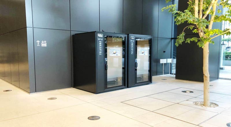 【テレキューブ】虎ノ門ヒルズビジネスタワーの個室型ワークブース（167-02）です。視線と音を遮る、プライベートな集中環境。