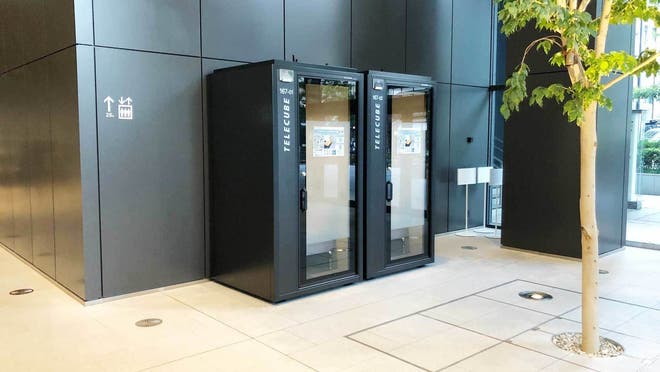 【テレキューブ】虎ノ門ヒルズビジネスタワーの個室型ワークブース(167-02)です。視線と音を遮る、プライベートな集中環境。の写真1