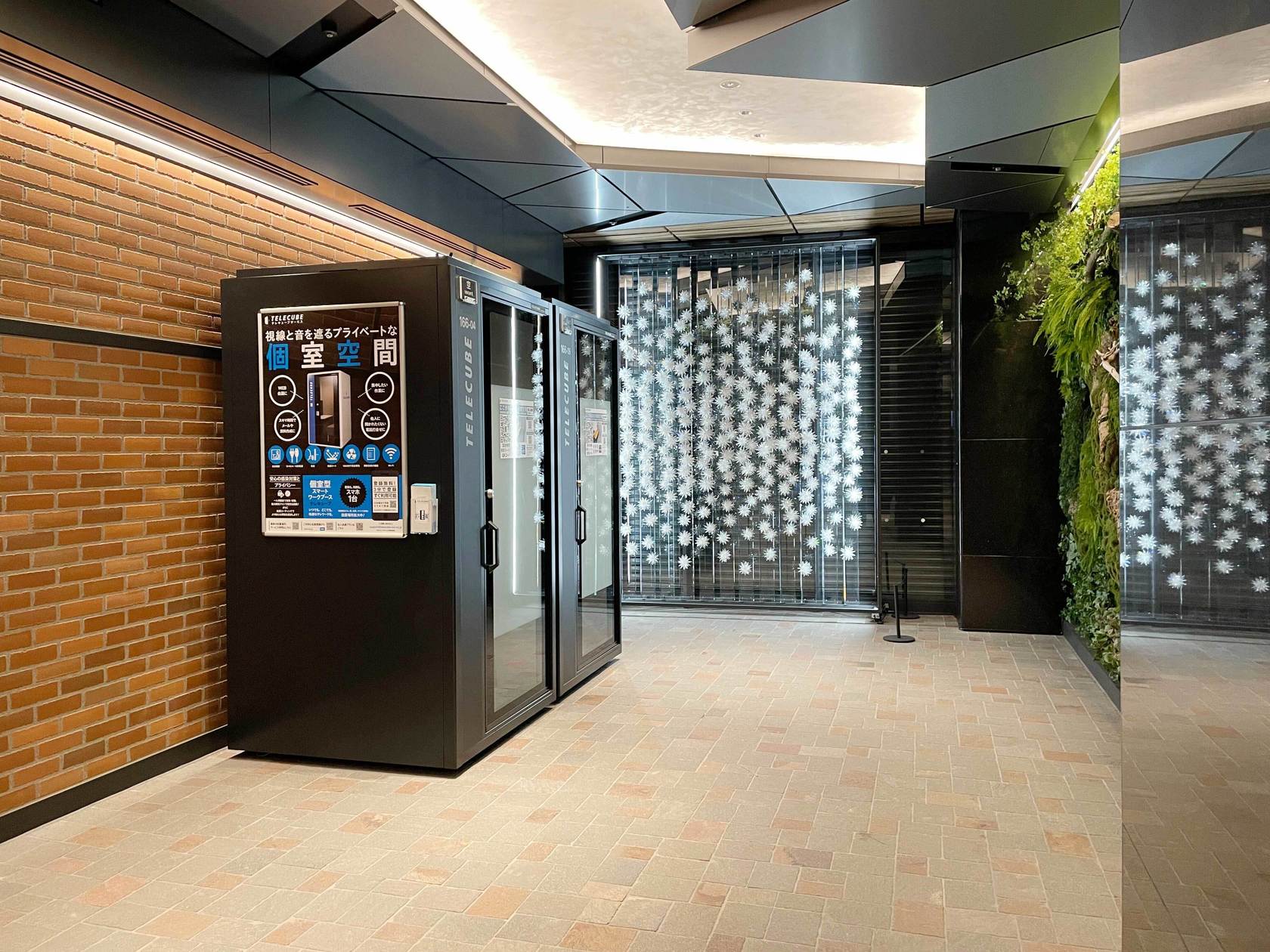 【テレキューブ】大手町ビルの個室型ワークブース（166-05）です。視線と音を遮る、プライベートな集中環境。の写真1