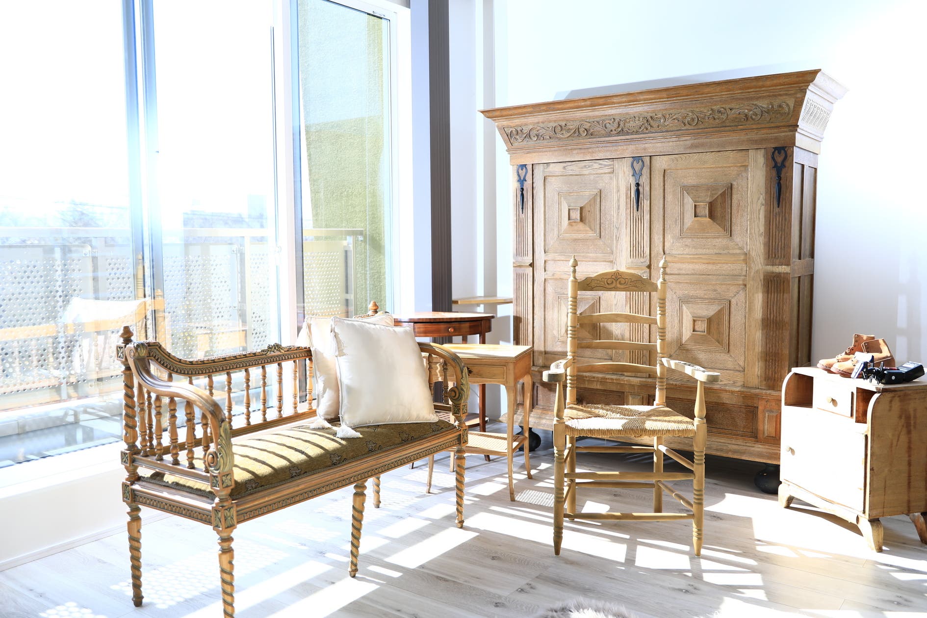 メゾネット｜ガレージ｜アンティーク家具｜撮影機材｜おしゃれキッチン｜背景×7｜床材×2｜自然光｜疑似光｜駐車スペース５台完備｜の写真6