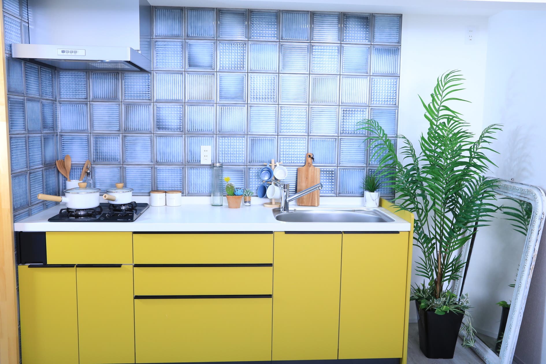 メゾネット｜ガレージ｜アンティーク家具｜撮影機材｜おしゃれキッチン｜背景×7｜床材×2｜自然光｜疑似光｜駐車スペース５台完備｜の写真10