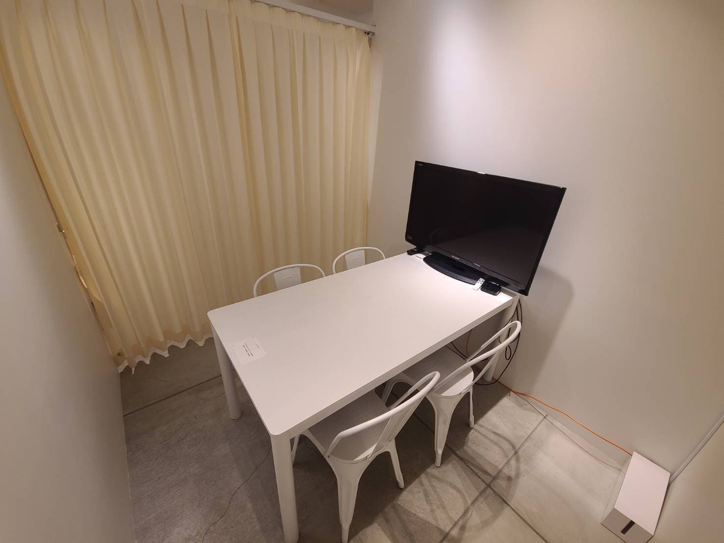 控室・備品置き場（4名席）の画像1