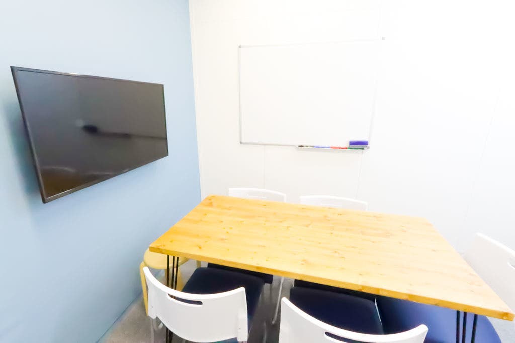 【JR新宿駅 徒歩2分！明治通り沿い！6名利用可！】完全個室！リモートワーク・多目的利用OK！ふれあい貸し会議室 新宿No76の写真2