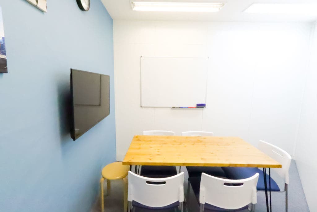 【JR新宿駅 徒歩2分！明治通り沿い！6名利用可！】完全個室！リモートワーク・多目的利用OK！ふれあい貸し会議室 新宿No76の写真3