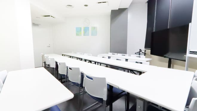 【JR新宿駅 徒歩2分!明治通り沿い!19名利用可!】55型大型モニター・WiFi無料!ふれあい貸し会議室 新宿No75の写真8