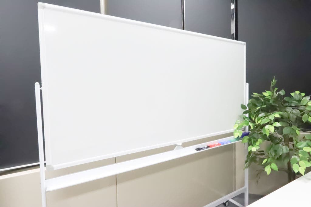 【JR新宿駅 徒歩2分！明治通り沿い！19名利用可！】55型大型モニター・WiFi無料！ふれあい貸し会議室 新宿No75の写真12