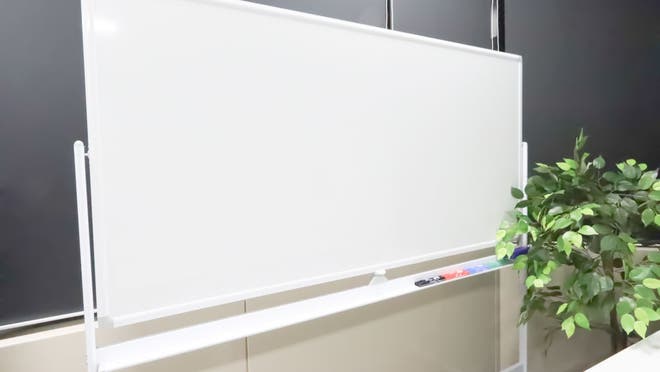 【JR新宿駅 徒歩2分!明治通り沿い!19名利用可!】55型大型モニター・WiFi無料!ふれあい貸し会議室 新宿No75の写真12