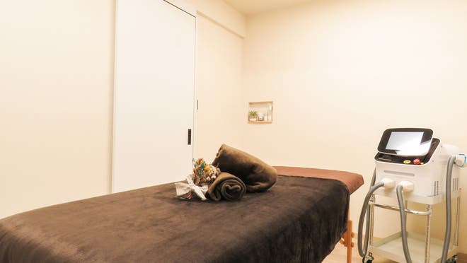 ヘアサロン2階の完全個室スペース★マッサージベッドあり!美容系フリーランスの方に◎の写真1