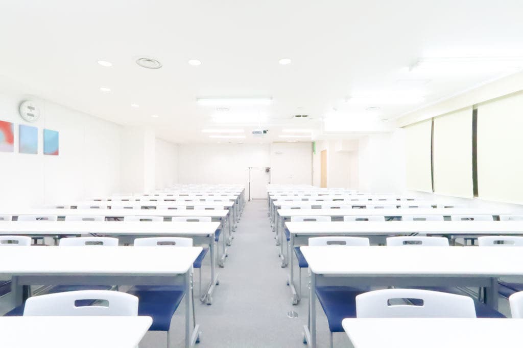 【JR新宿駅 徒歩2分！大型会議室！100名利用可】高性能プロジェクター・マイク・WiFi無料！ふれあい貸し会議室 新宿No73の写真3