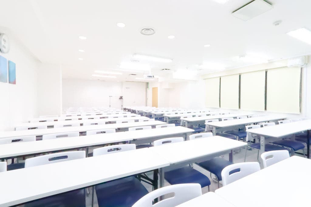 【JR新宿駅 徒歩2分！大型会議室！100名利用可】高性能プロジェクター・マイク・WiFi無料！ふれあい貸し会議室 新宿No73の写真4