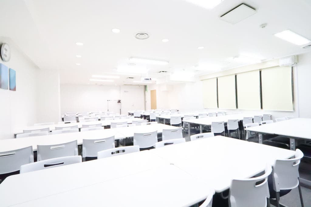 【JR新宿駅 徒歩2分！大型会議室！100名利用可】高性能プロジェクター・マイク・WiFi無料！ふれあい貸し会議室 新宿No73の写真9