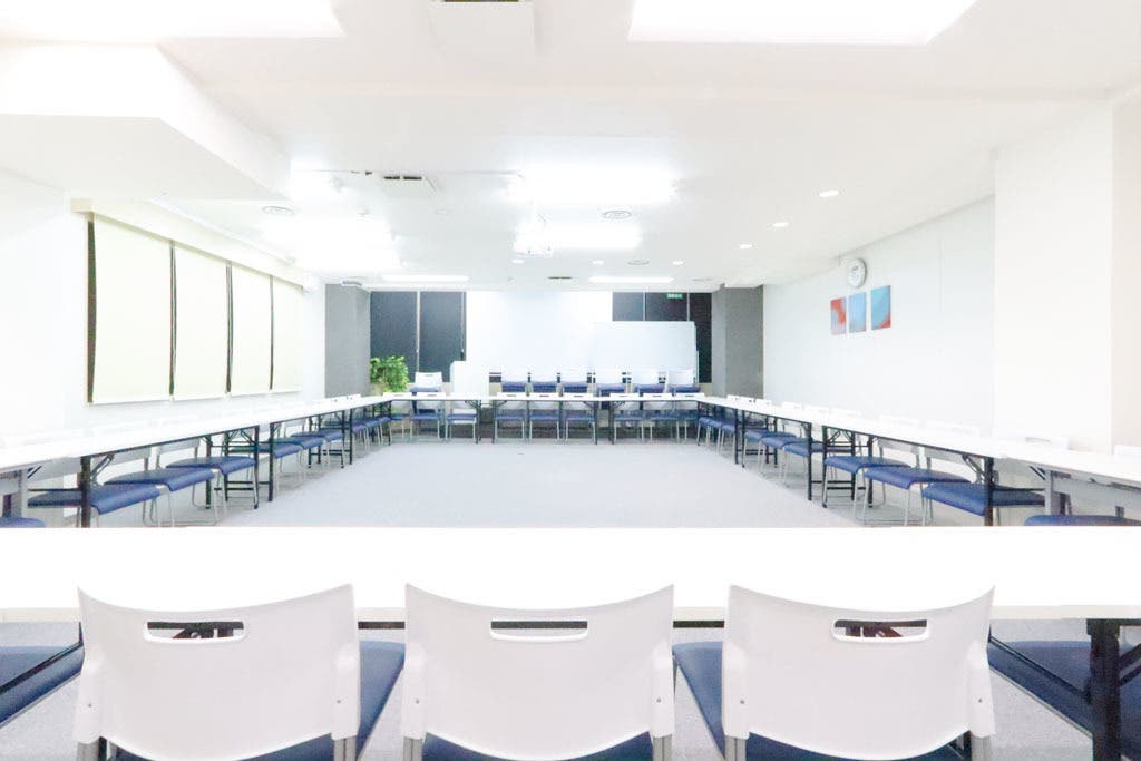 【JR新宿駅 徒歩2分！大型会議室！100名利用可】高性能プロジェクター・マイク・WiFi無料！ふれあい貸し会議室 新宿No73の写真11