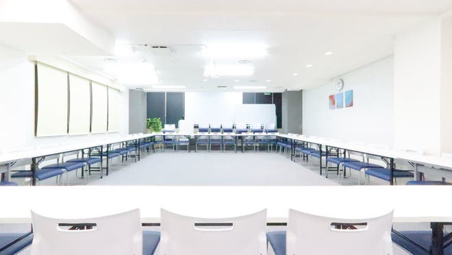【JR新宿駅 徒歩2分!大型会議室!100名利用可】高性能プロジェクター・マイク・WiFi無料!ふれあい貸し会議室 新宿No73の写真11