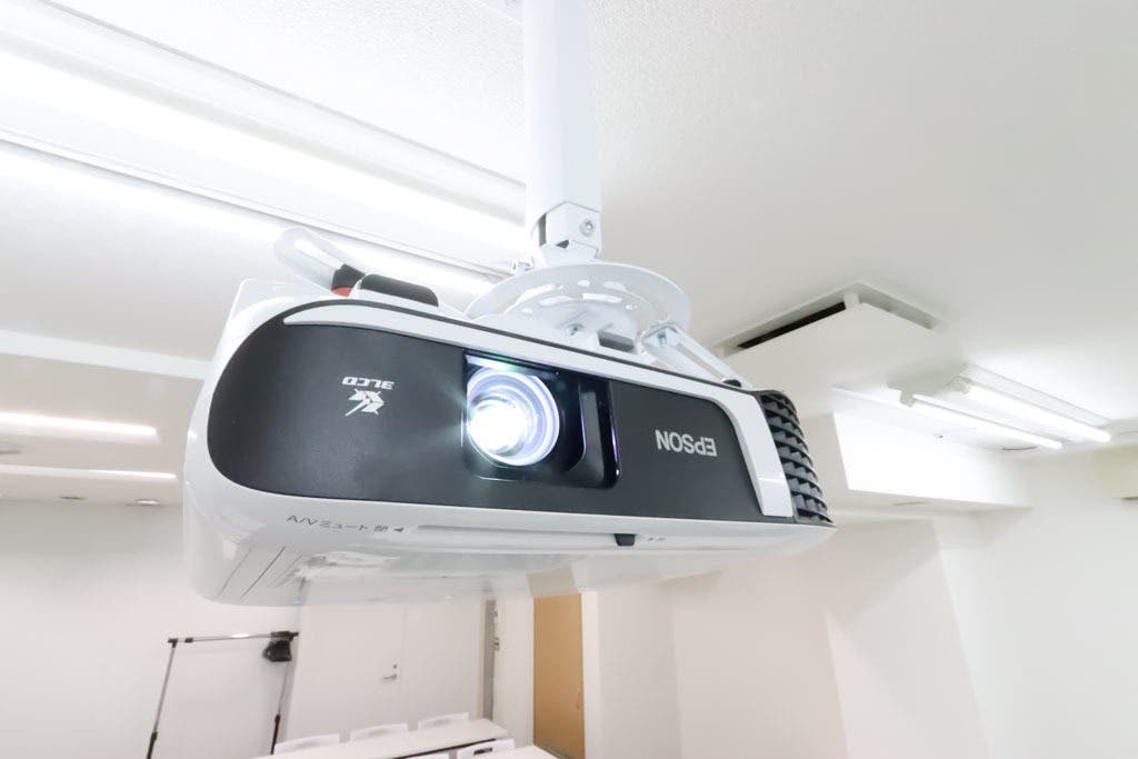 【JR新宿駅 徒歩2分！大型会議室！100名利用可】高性能プロジェクター・マイク・WiFi無料！ふれあい貸し会議室 新宿No73の写真22