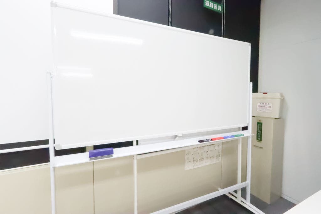 【JR新宿駅 徒歩2分！大型会議室！100名利用可】高性能プロジェクター・マイク・WiFi無料！ふれあい貸し会議室 新宿No73の写真25