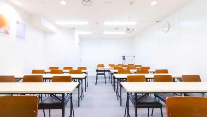 【JR新宿駅 徒歩2分!中型会議室!32名利用可】プロジェクター・ホワイトボード・WiFi無料!ふれあい貸し会議室 新宿No74の写真4