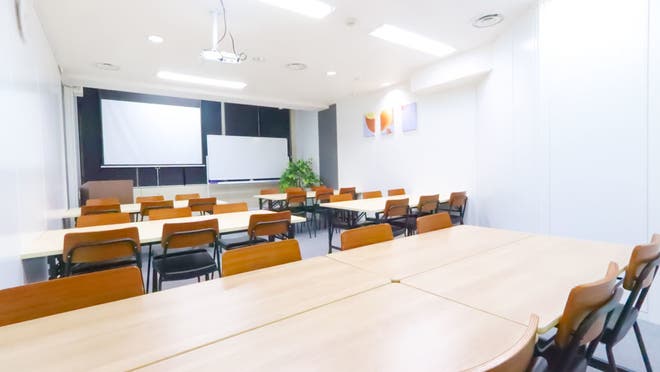 【JR新宿駅 徒歩2分!中型会議室!32名利用可】プロジェクター・ホワイトボード・WiFi無料!ふれあい貸し会議室 新宿No74の写真7