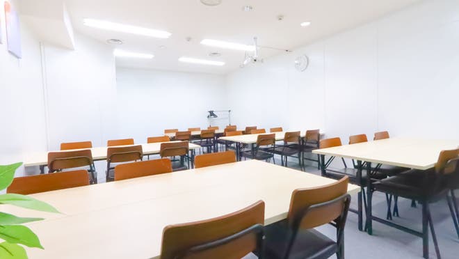 【JR新宿駅 徒歩2分!中型会議室!32名利用可】プロジェクター・ホワイトボード・WiFi無料!ふれあい貸し会議室 新宿No74の写真9