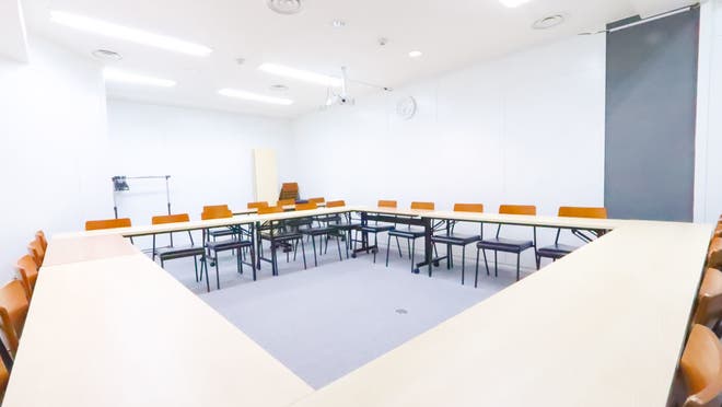 【JR新宿駅 徒歩2分!中型会議室!32名利用可】プロジェクター・ホワイトボード・WiFi無料!ふれあい貸し会議室 新宿No74の写真14