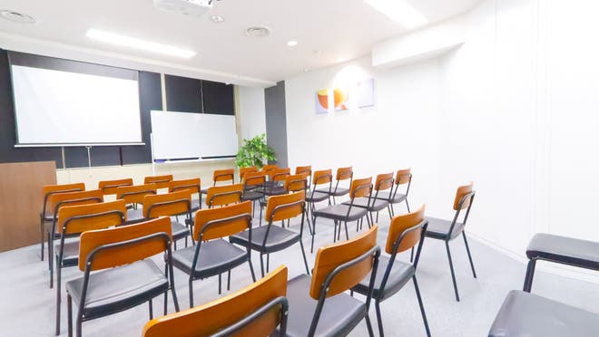 【JR新宿駅 徒歩2分!中型会議室!32名利用可】プロジェクター・ホワイトボード・WiFi無料!ふれあい貸し会議室 新宿No74の写真18