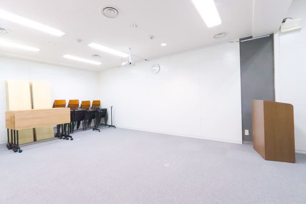 【JR新宿駅 徒歩2分！中型会議室！32名利用可】プロジェクター・ホワイトボード・WiFi無料！ふれあい貸し会議室 新宿No74の写真23