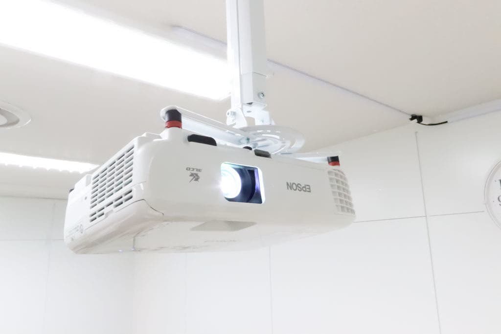 【JR新宿駅 徒歩2分！中型会議室！32名利用可】プロジェクター・ホワイトボード・WiFi無料！ふれあい貸し会議室 新宿No74の写真24