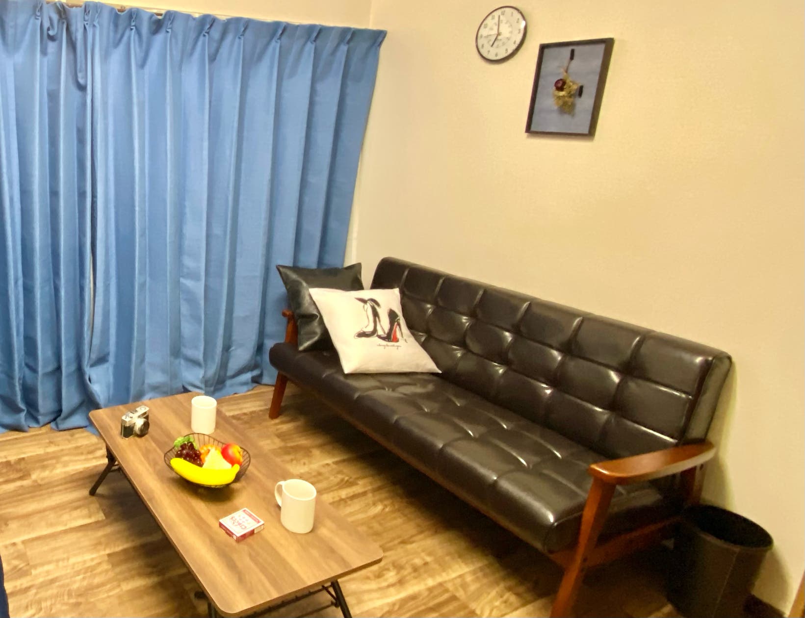 バックペーパーの利用と自室風撮影ができるミニスタジオの写真1