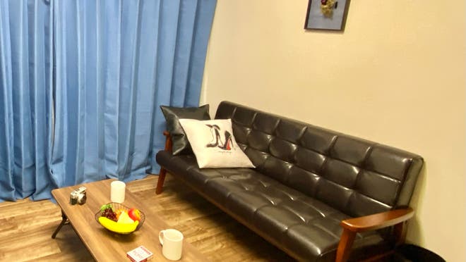 バックペーパーの利用と自室風撮影ができるミニスタジオの写真1