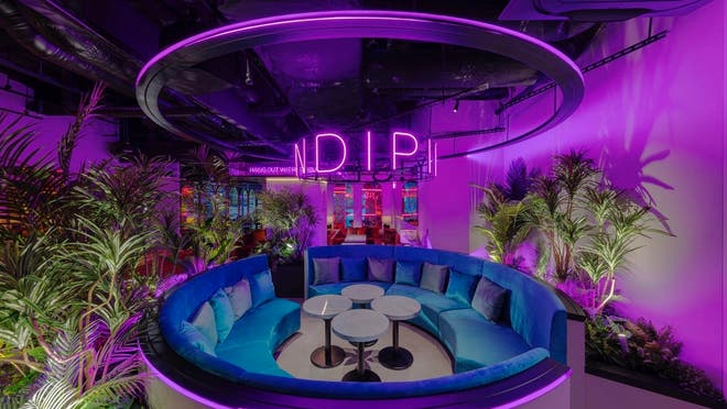 【160名でも大歓迎】栄駅から徒歩1分の好立地でおしゃれな会場です。の写真1