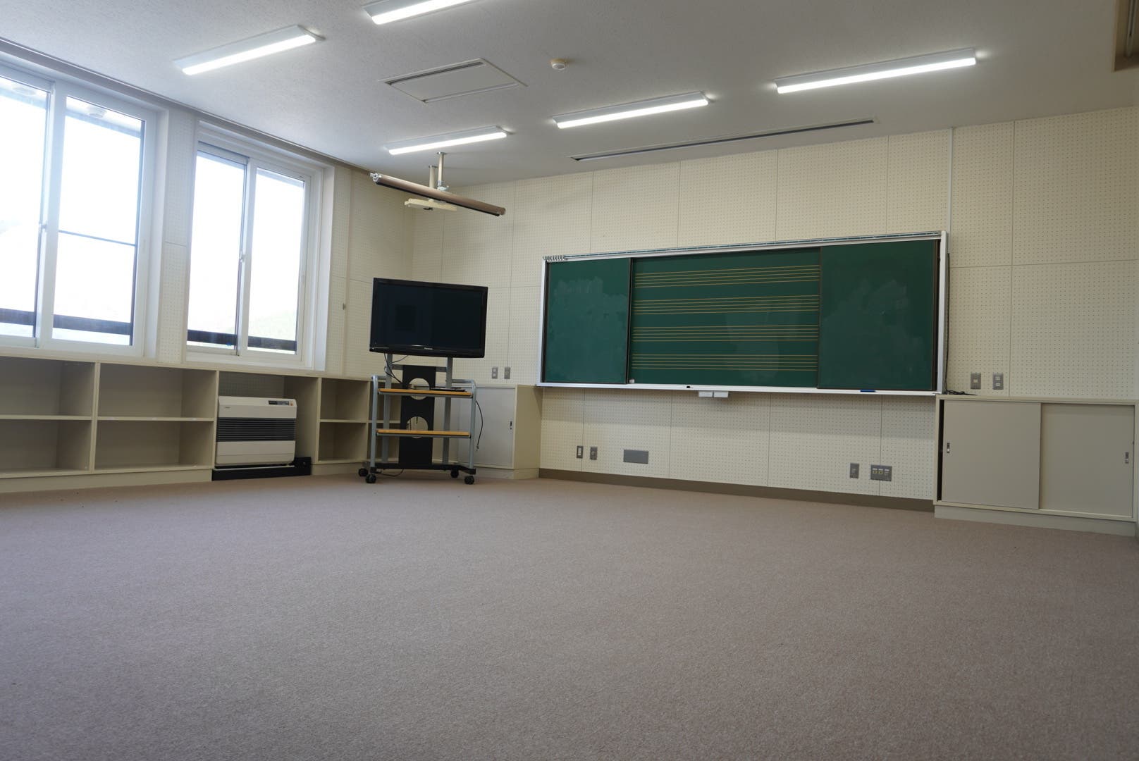 北海道八雲町／牧場地帯に佇む廃校リノベーション施設の写真5