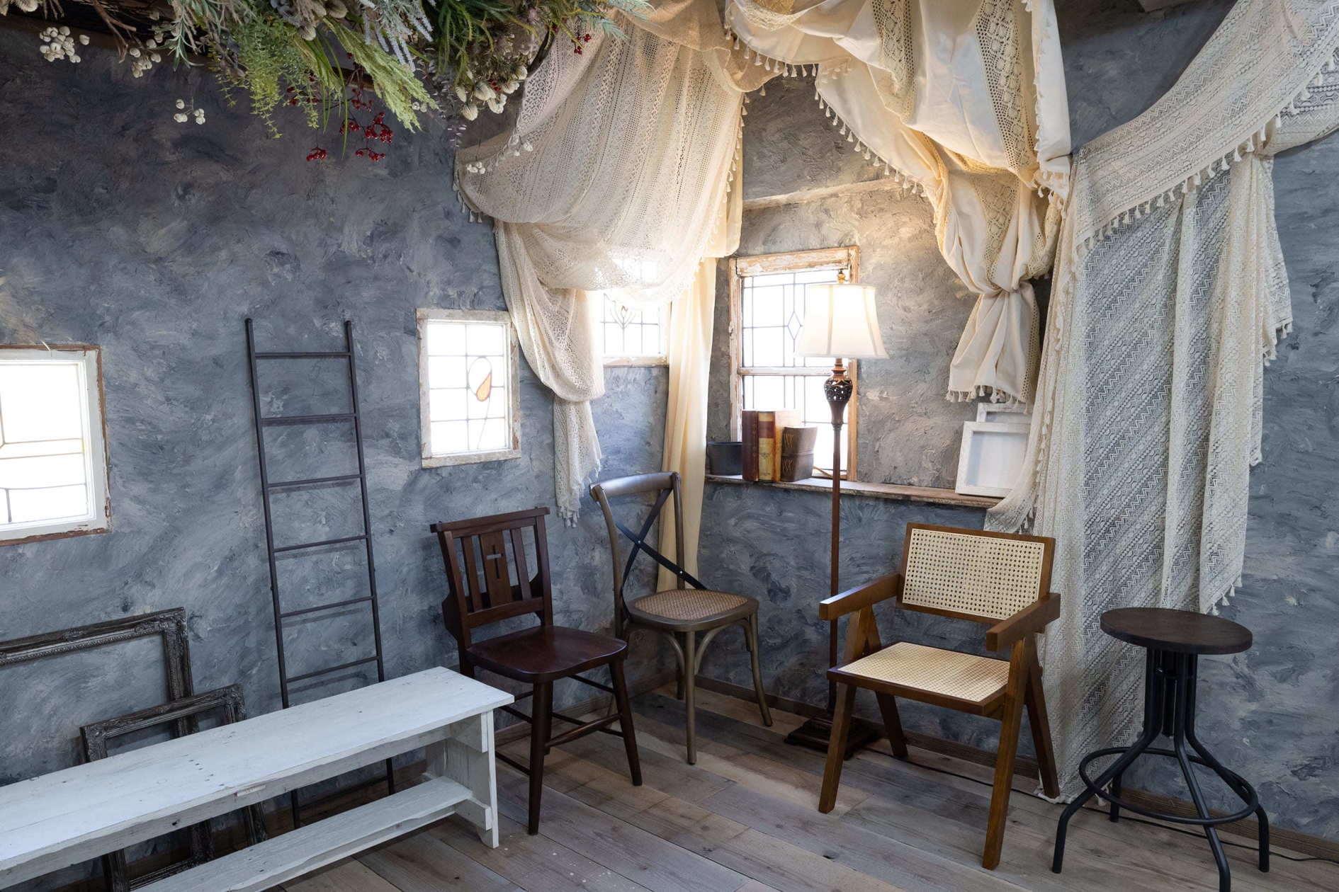 【4m超えドライフラワー造形】本格的撮影スタジオ｜漆喰壁｜レンガ壁｜カーテン装飾｜カフェ板｜タイル床｜アパレル｜背景×10の写真17