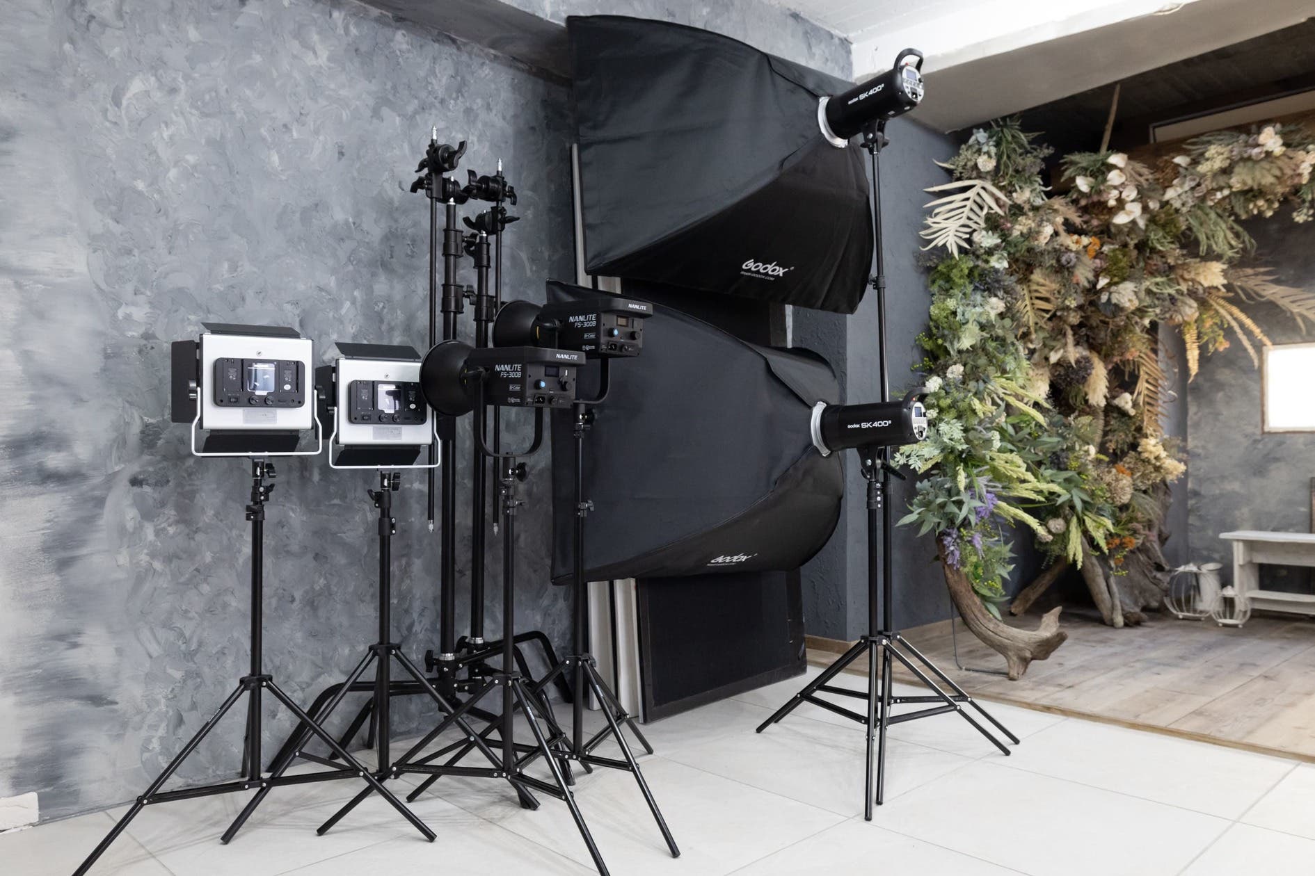 【4m超えドライフラワー造形】本格的撮影スタジオ｜漆喰壁｜レンガ壁｜カーテン装飾｜カフェ板｜タイル床｜アパレル｜背景×10の写真25