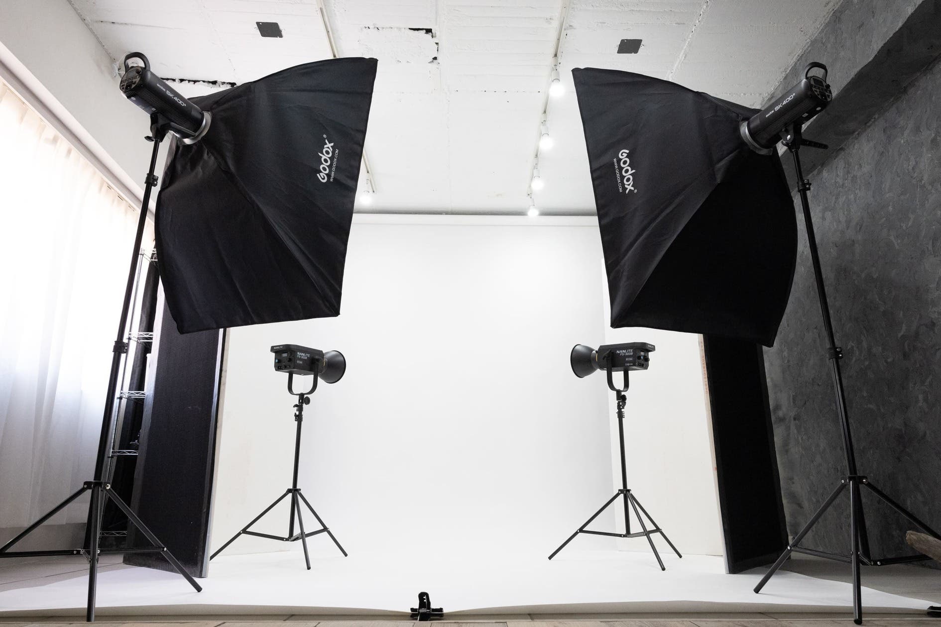 【4m超えドライフラワー造形】本格的撮影スタジオ｜漆喰壁｜レンガ壁｜カーテン装飾｜カフェ板｜タイル床｜アパレル｜背景×10の写真26