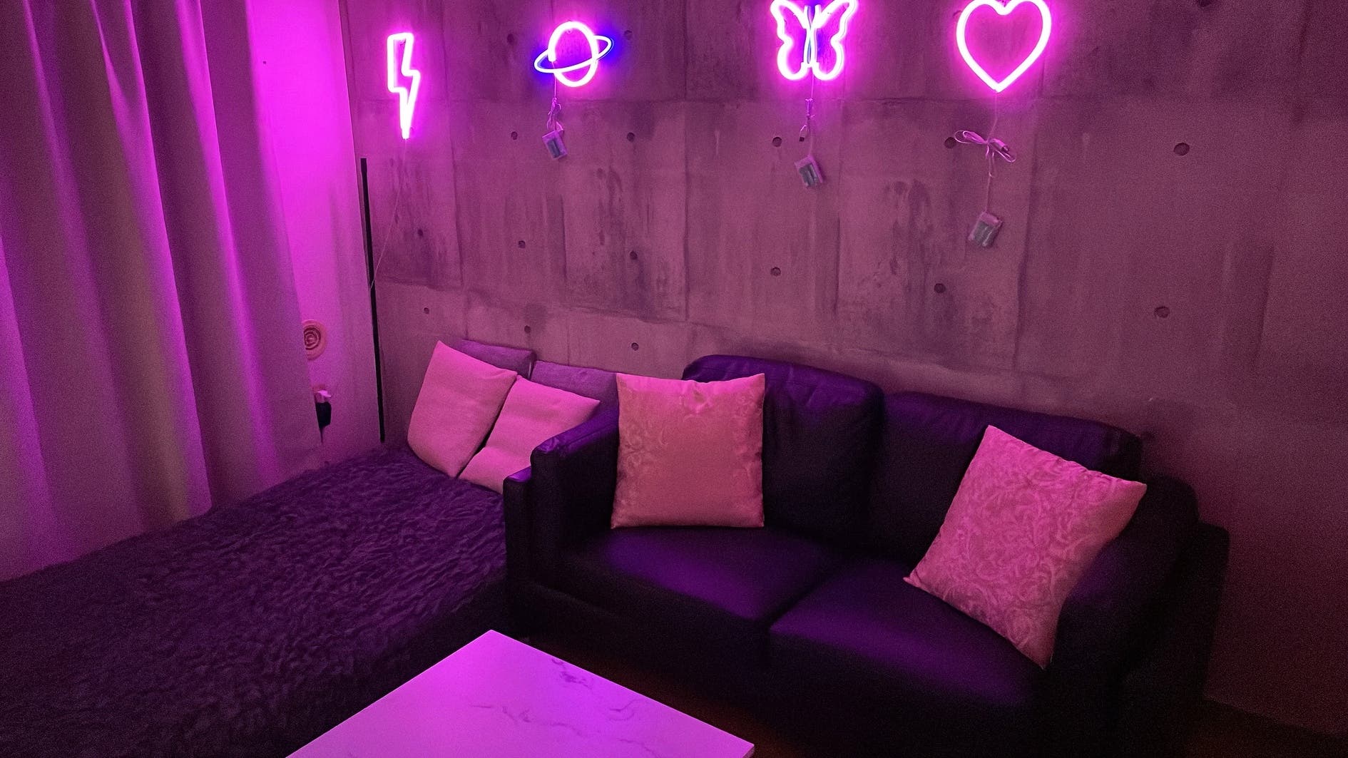 HAPPYスペースかしわⅡ🏆ベストホスト受賞スペース🏆デートに大人気のラグジュアリー空間🤍ネトフリ、Disny＋視聴可🌈の写真13