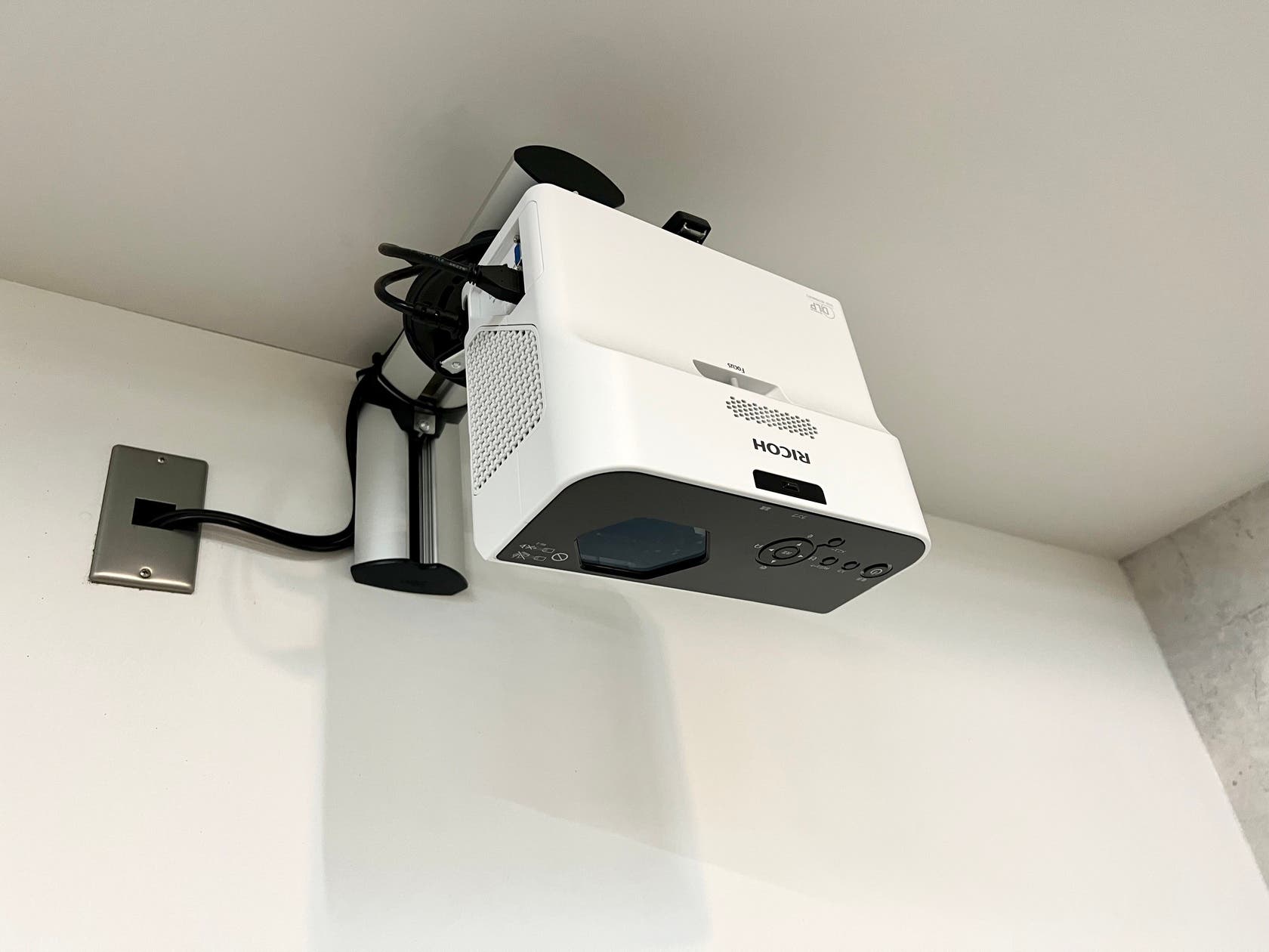 東銀座駅直結! 広々36〜42名 セミナー/イベント/パーティー等（N-1）の写真7