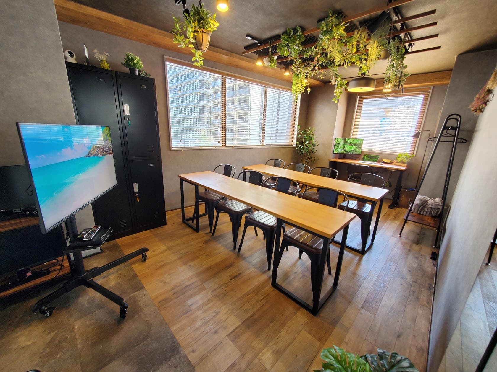 【カフェ風】充実設備🚃北浜5分👢土足OK✨光&有線LAN🪞ミラー🎥プロジェクタ☀二面採光🖥️モニター4台【会議室】の写真6