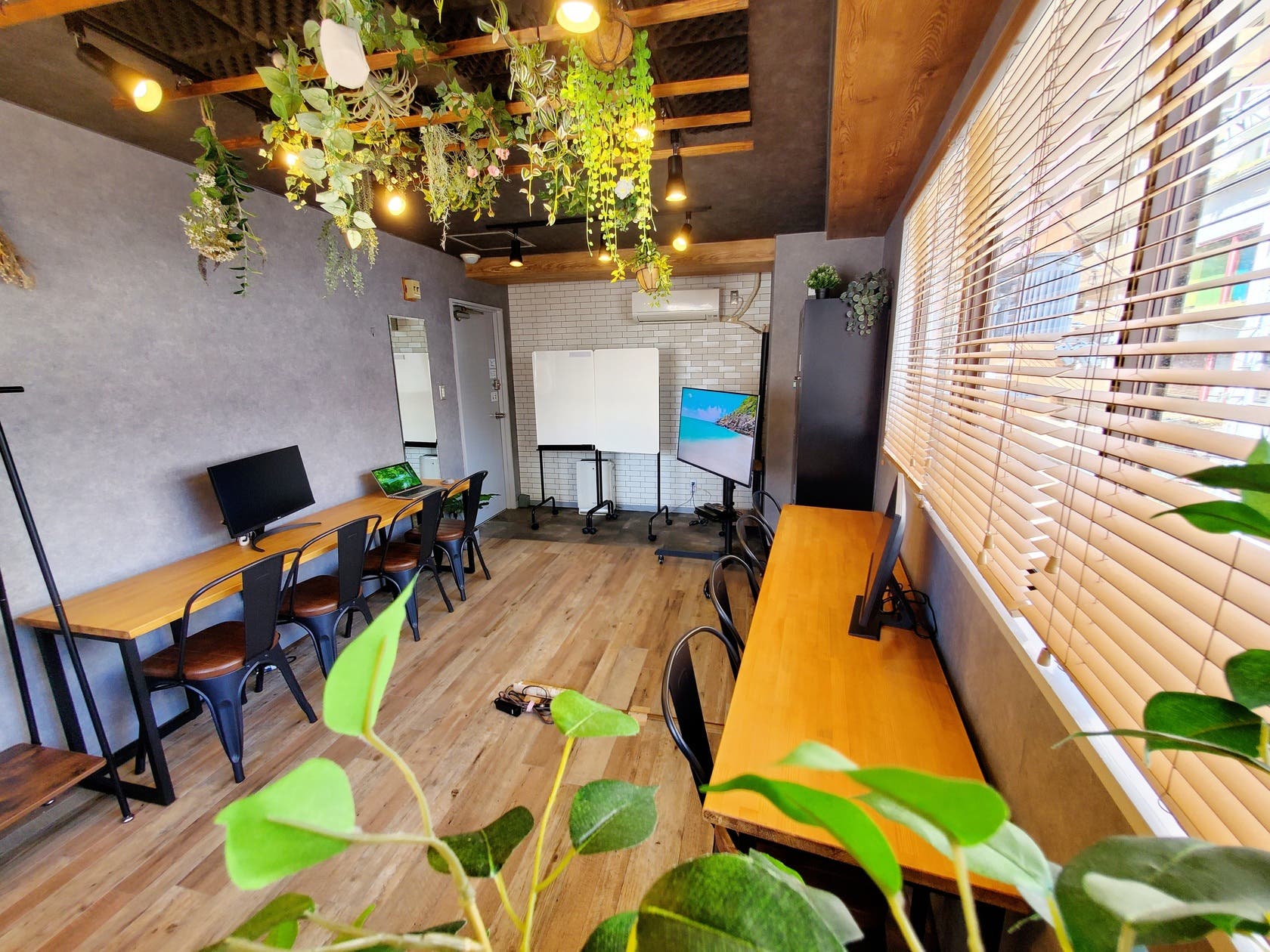 【カフェ風】充実設備🚃北浜5分👢土足OK✨光&有線LAN🪞ミラー🎥プロジェクタ☀二面採光🖥️モニター4台【会議室】の写真14