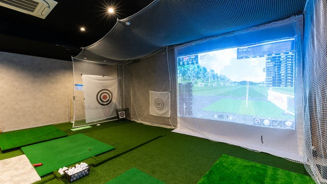 【安心の完全個室】名駅近くプライベートゴルフスペース!シミュレーション機&モーションリプレーカメラ完備(名古屋市中村区)の写真1