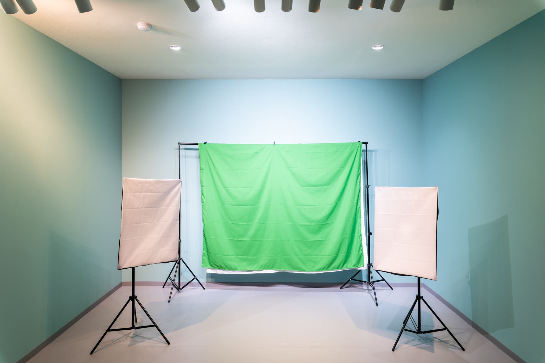 【踊ってみた／SNS映え祭壇撮影】少人数撮影特化型ダンススタジオ！ティファニーカラー背景に様々用途！駐車場完備（名古屋市中村区）の写真3