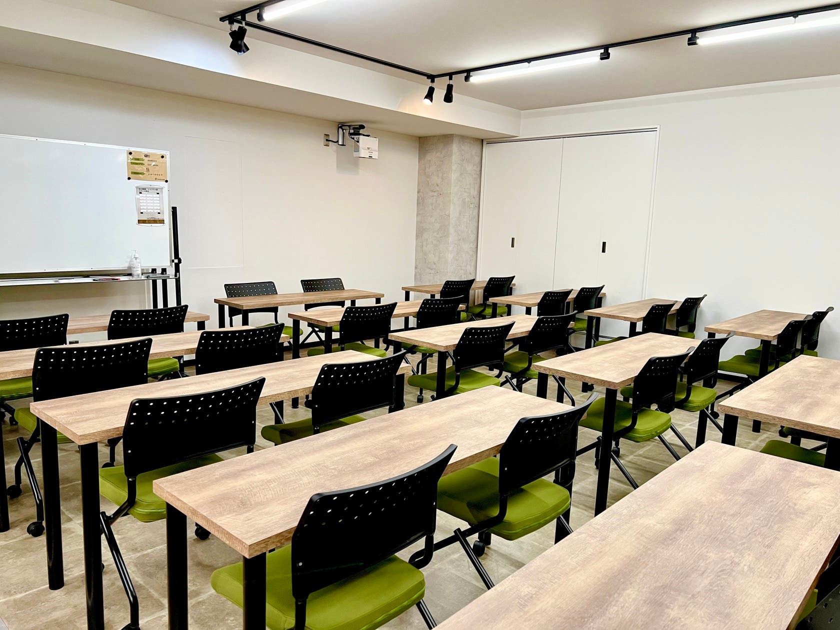 東銀座駅直結! 広々36〜42名 セミナー/イベント/パーティー等（N-1）の写真5