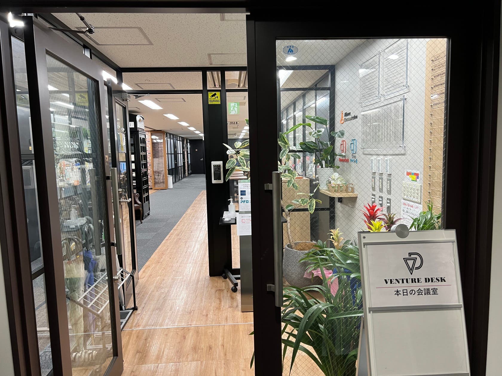 1名用広々ワイドブース③🍀自習/Web会議/ちょっとした休憩など♪※完全個室ではありません※(モニター備付）の写真14