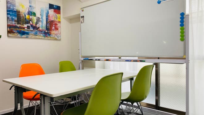 下北沢駅至近!⭐️完全個室⭐️50インチ大型テレビモニター⭐️除菌グッズ常備⭐️窓3面換気⭐️即予約可の写真1