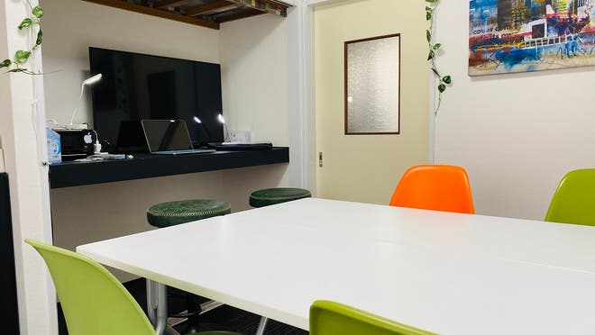 下北沢駅至近!⭐️完全個室⭐️50インチ大型テレビモニター⭐️除菌グッズ常備⭐️窓3面換気⭐️即予約可の写真2