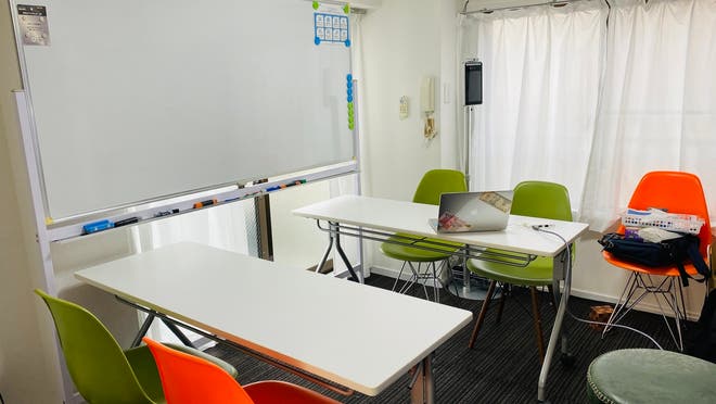 下北沢駅至近!⭐️完全個室⭐️50インチ大型テレビモニター⭐️除菌グッズ常備⭐️窓3面換気⭐️即予約可の写真3