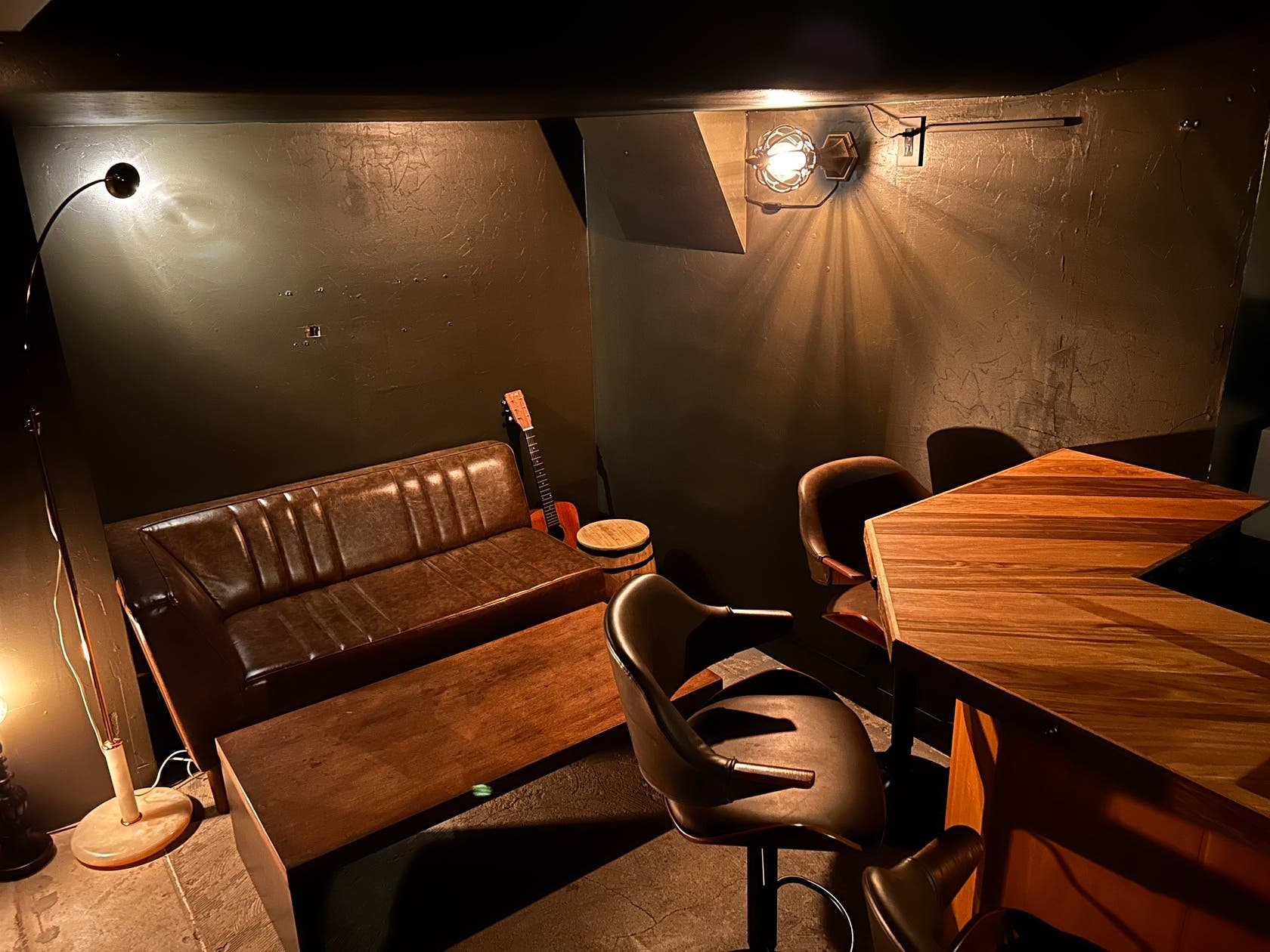 銀座駅から徒歩3分！地下に佇む隠れ家BARの写真5